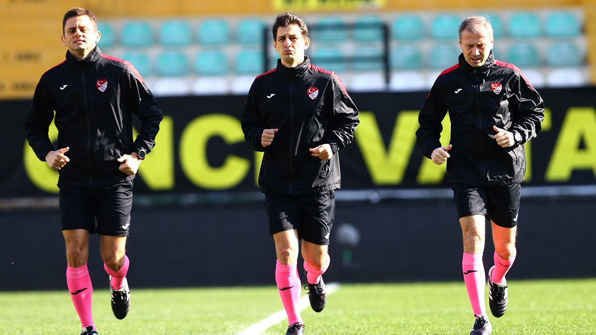 Halil Umut Meler sevgi gösterileriyle karşılandı - Sözcü