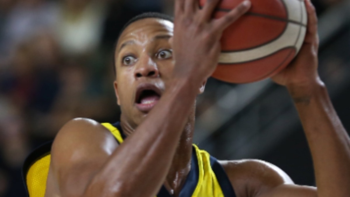 Devon Hall ameliyat oldu - Sözcü