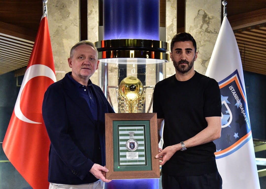 Mahmut Tekdemir'in 20 yıllık Başakşehir macerası sona erdi - Sözcü