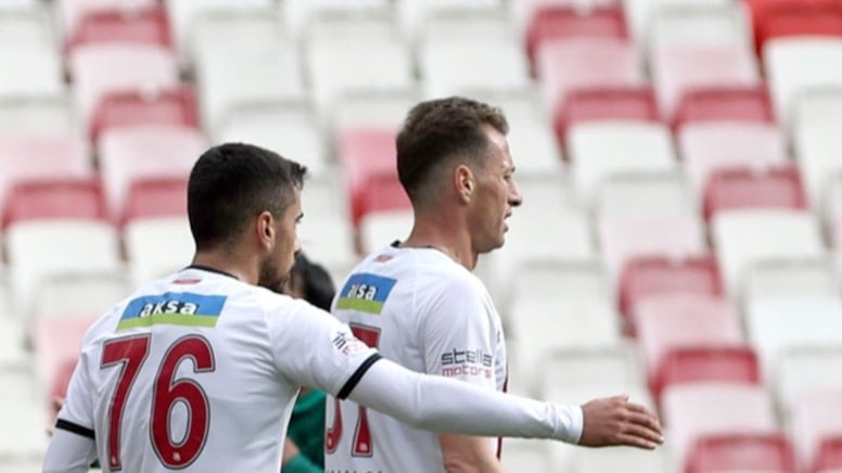 Hakan Arslan, Sivasspor'dan 'kırgın' ayrıldı! - Sözcü Hakan Arslan, Sivasspor'dan 'kırgın' ayrıldı! - Sözcü