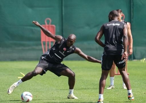Beşiktaş'ta Aboubakar ve Colley takıma katıldı - Sözcü