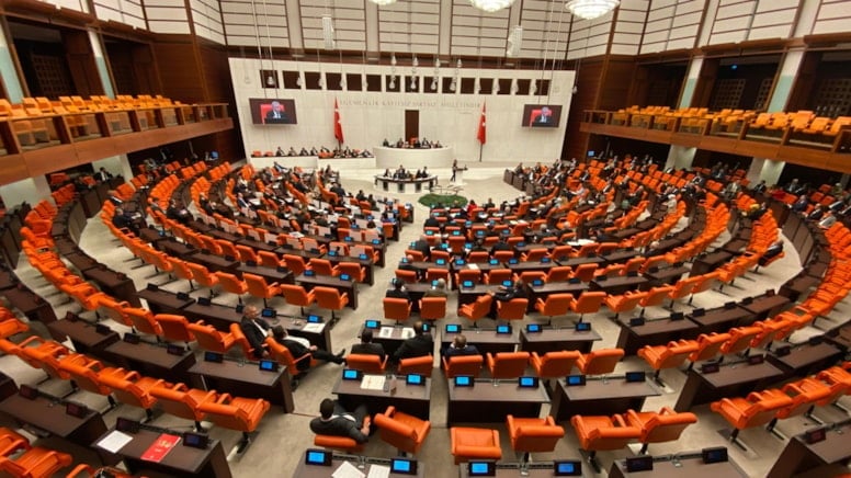 AKP'li eski vekil ile BBP lideri Destici'nin kızları TBMM'de işe alındı ... AKP'li eski vekil ile BBP lideri Destici'nin kızları TBMM'de işe alındı ...