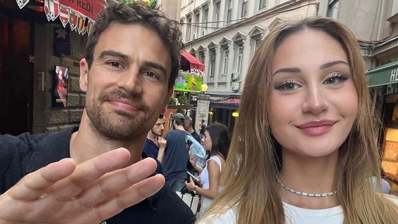 Theo James İstanbul'da - Sözcü