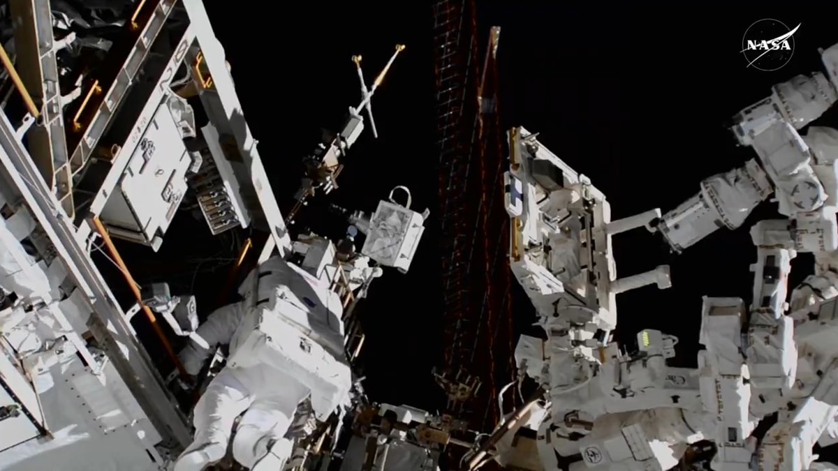 Uzayda 7 ay sonra ilk adım! - Sözcü