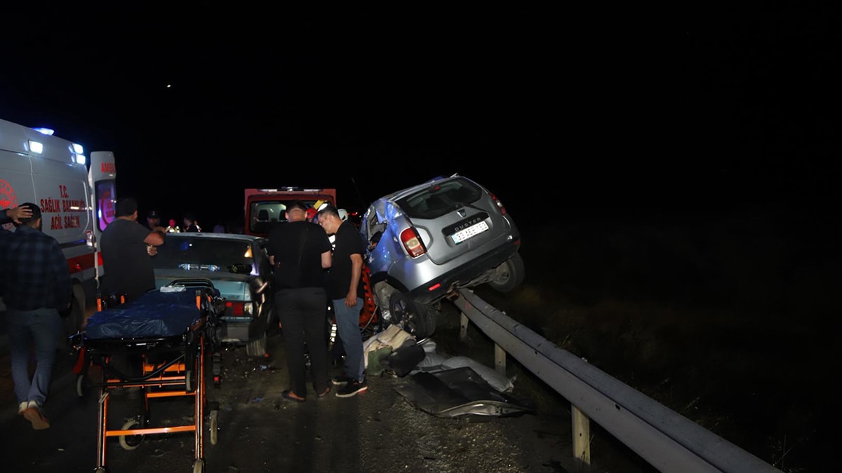 TIR ve 2 araç çarpıştı: 1 kişi öldü, 3'ü ağır 5 yaralı - Sözcü