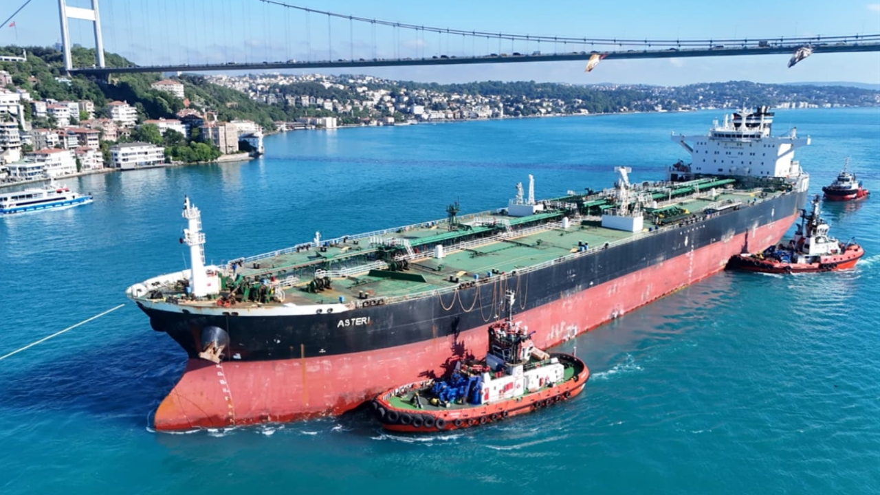 İstanbul Boğazı transit gemi geçişine kapatıldı - Sözcü